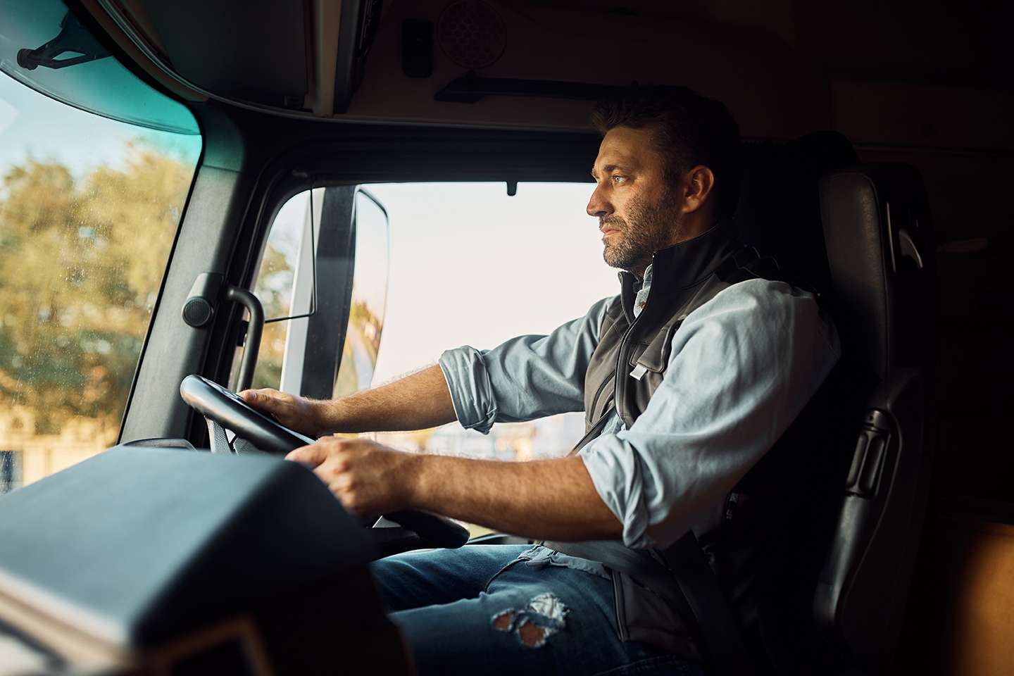 Front-Facing Dash Cams for Enhanced Fleet Safety and Visibility